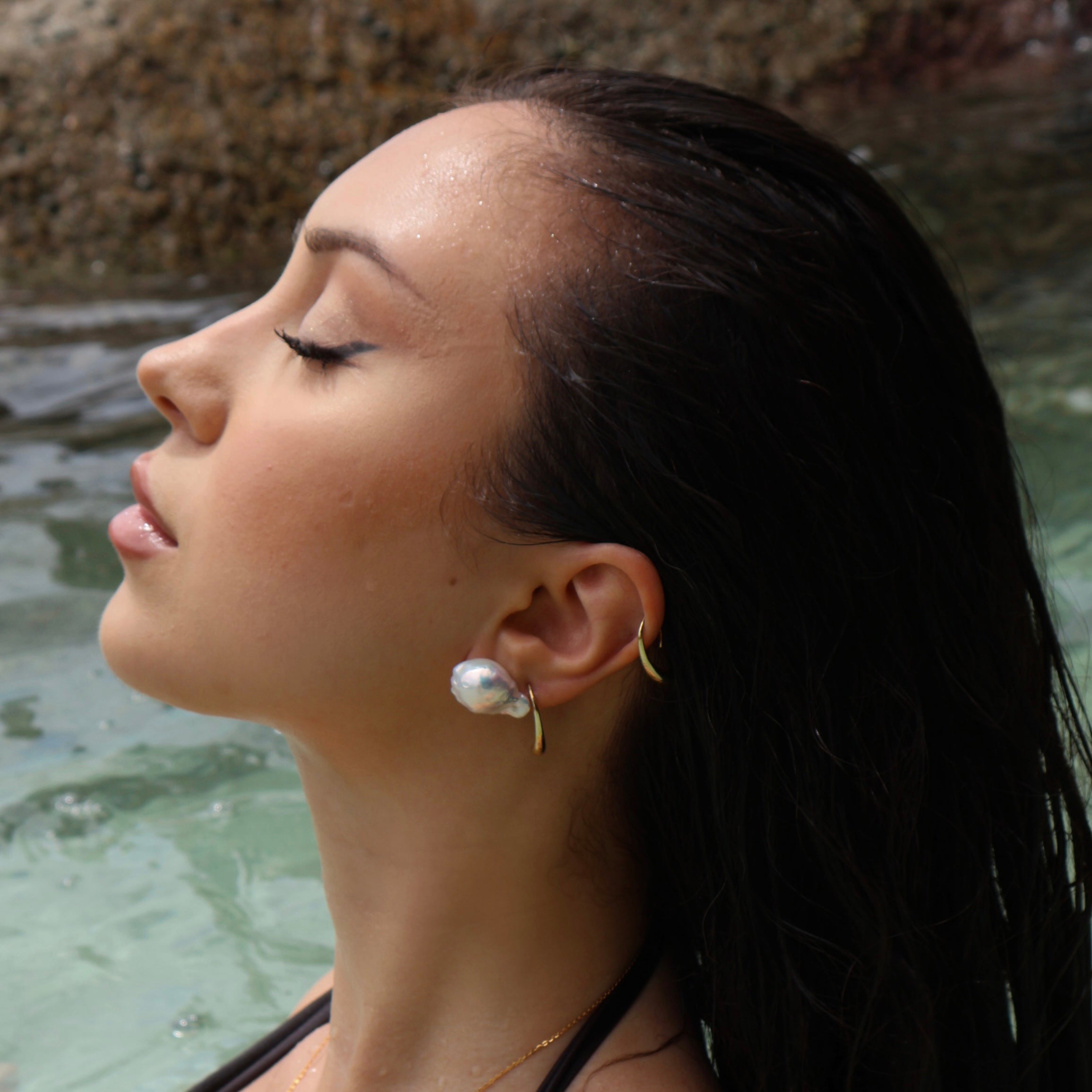 WAVE Earrings - Gold – NIKIBEE